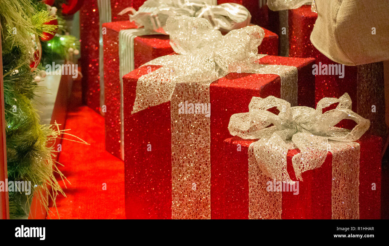 Candles and christmas cards hi-res stock photography and images - Alamy