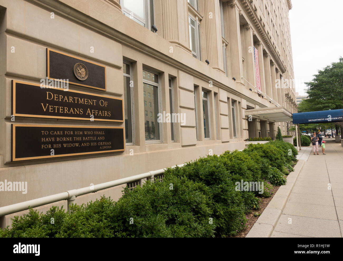 People veterans affairs building hi-res stock photography and images ...