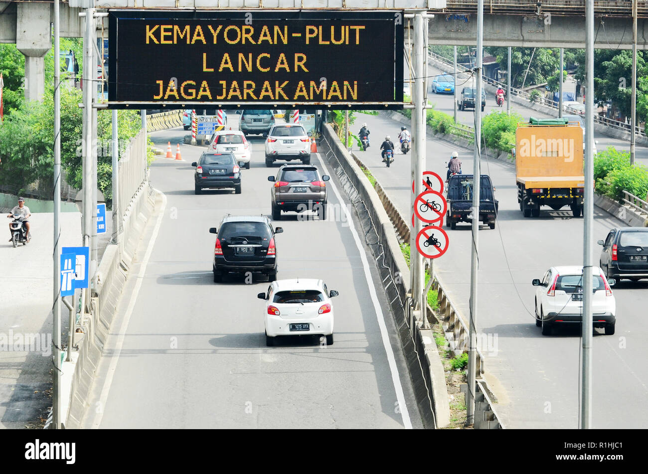 Highway street in Jakarta Stock Photo - Alamy