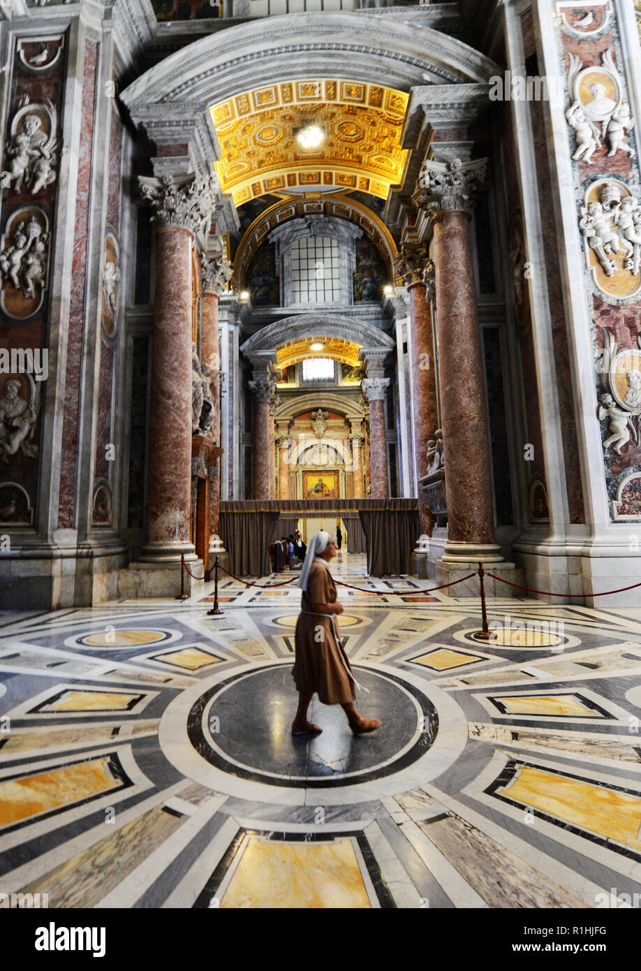 The beautiful interior of the Saint Peter's Basilica in the Vatican ...