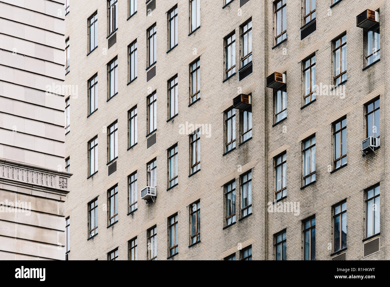 Window pattern in facade of residential buildings in New York City ...