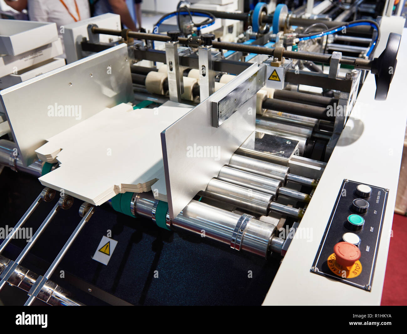 Cardboard box manufacturing process hi-res stock photography and images ...