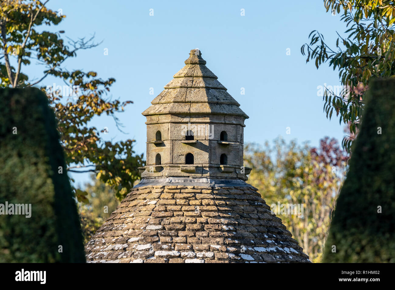 Dove cot hi-res stock photography and images - Alamy