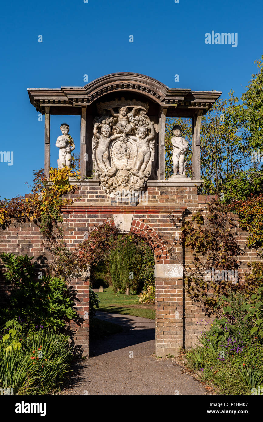 Small Statues High Resolution Stock Photography and Images - Alamy