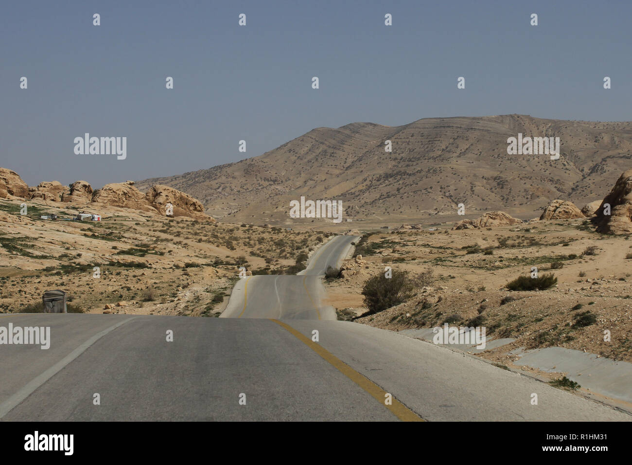 Jordan, countryside between aqaba and amman Stock Photo - Alamy