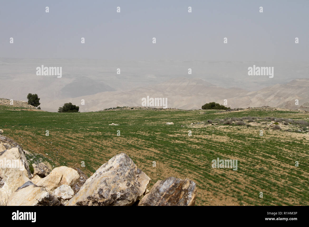 Jordan, countryside between aqaba and amman Stock Photo - Alamy