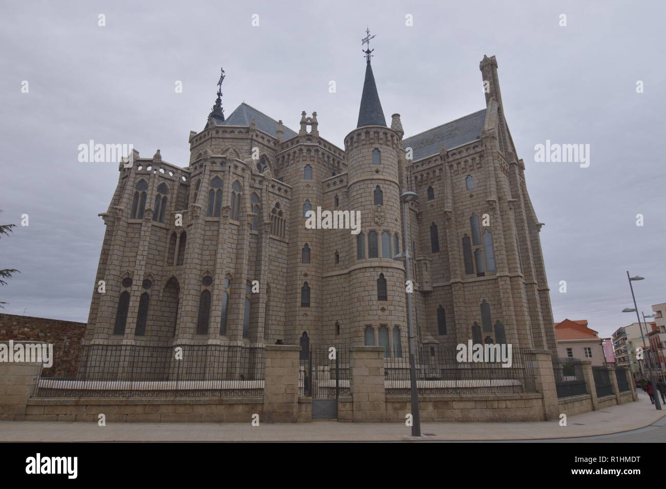 Gaudí castle astorga castilla león hi-res stock photography and images ...