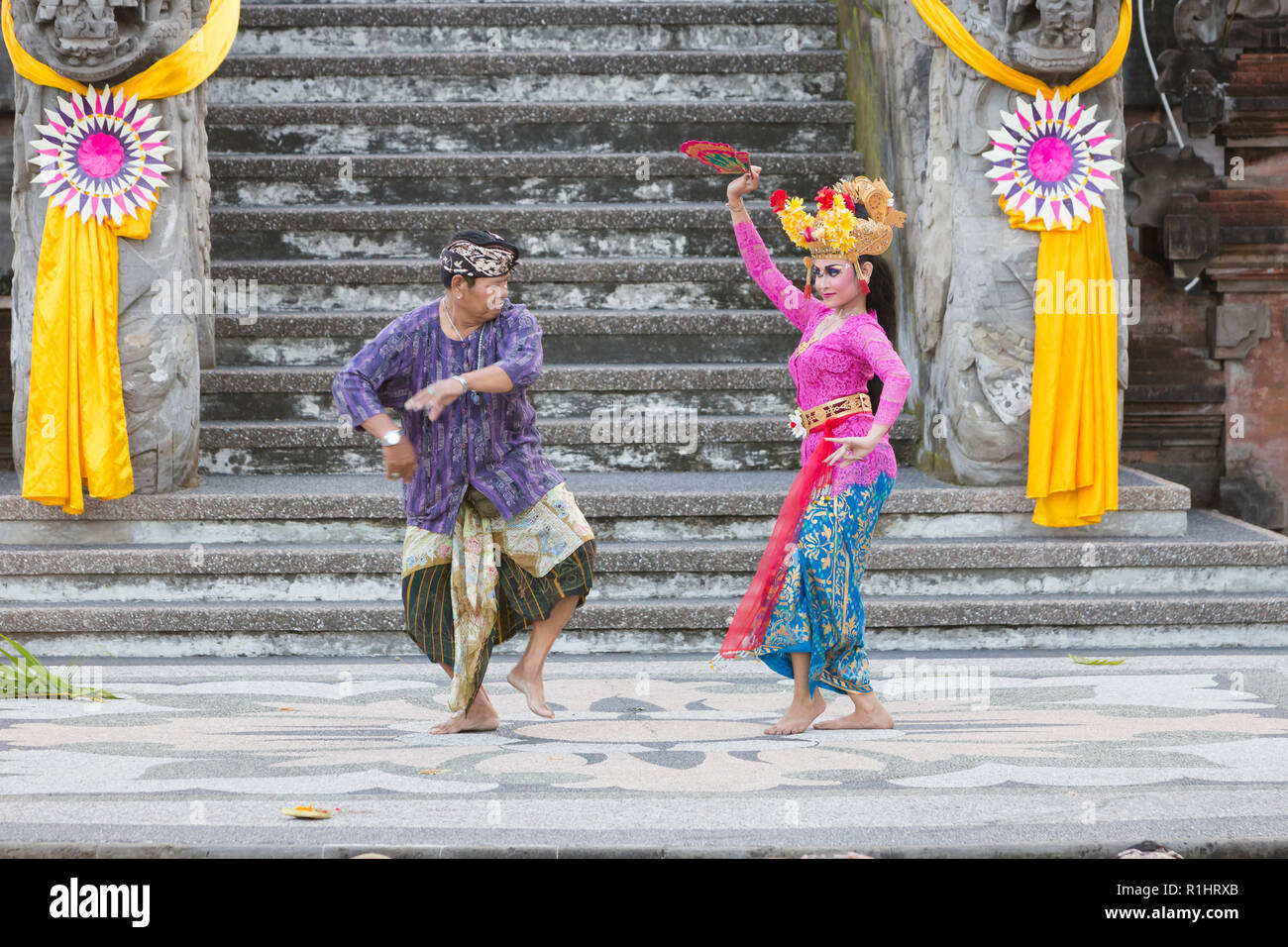 Balinese dance denpasar hi-res stock photography and images - Alamy