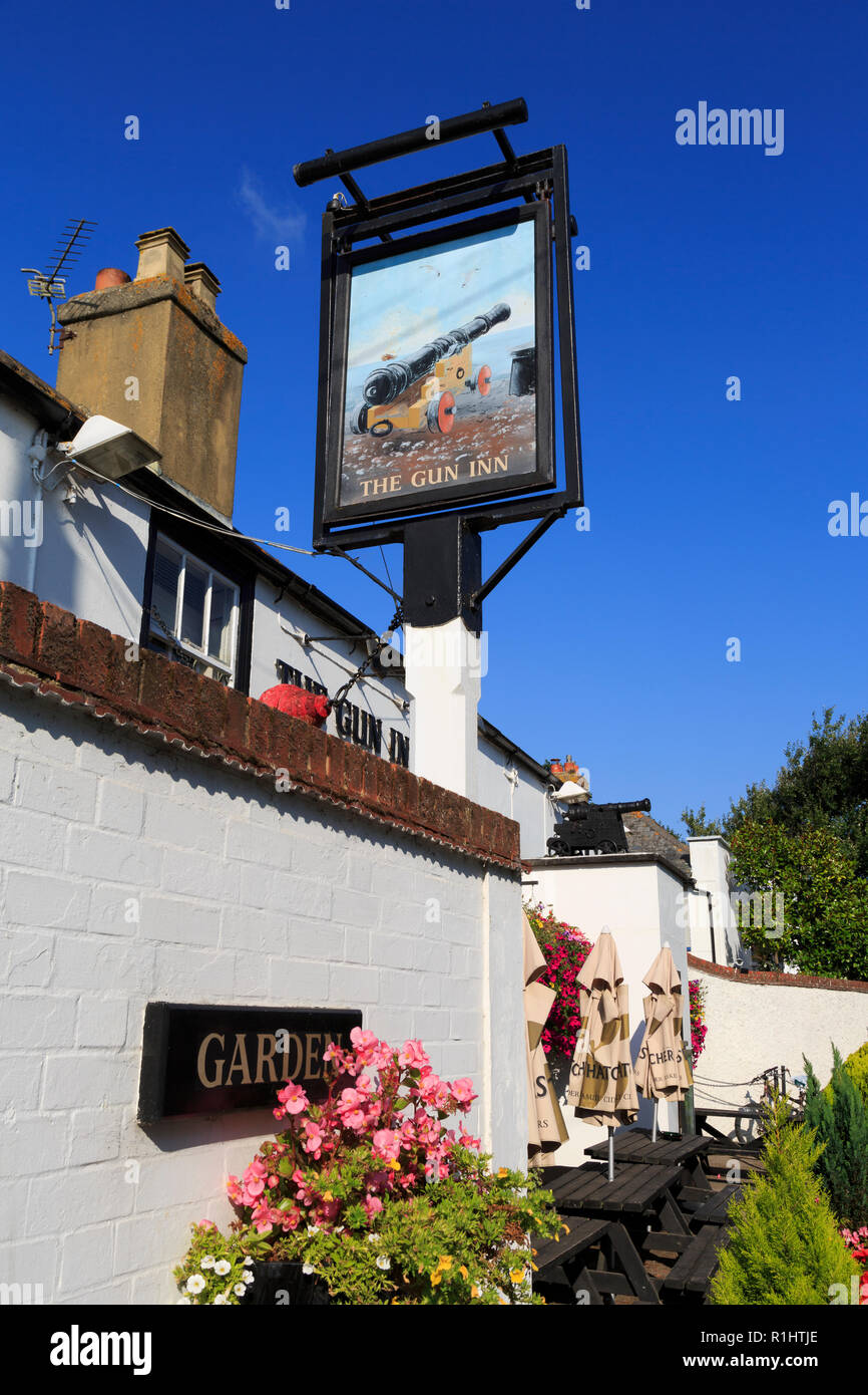 Gun inn keyhaven hi-res stock photography and images - Alamy