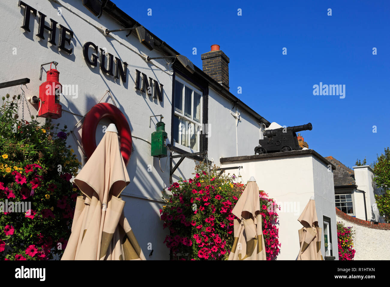 The gun pub hi-res stock photography and images - Alamy