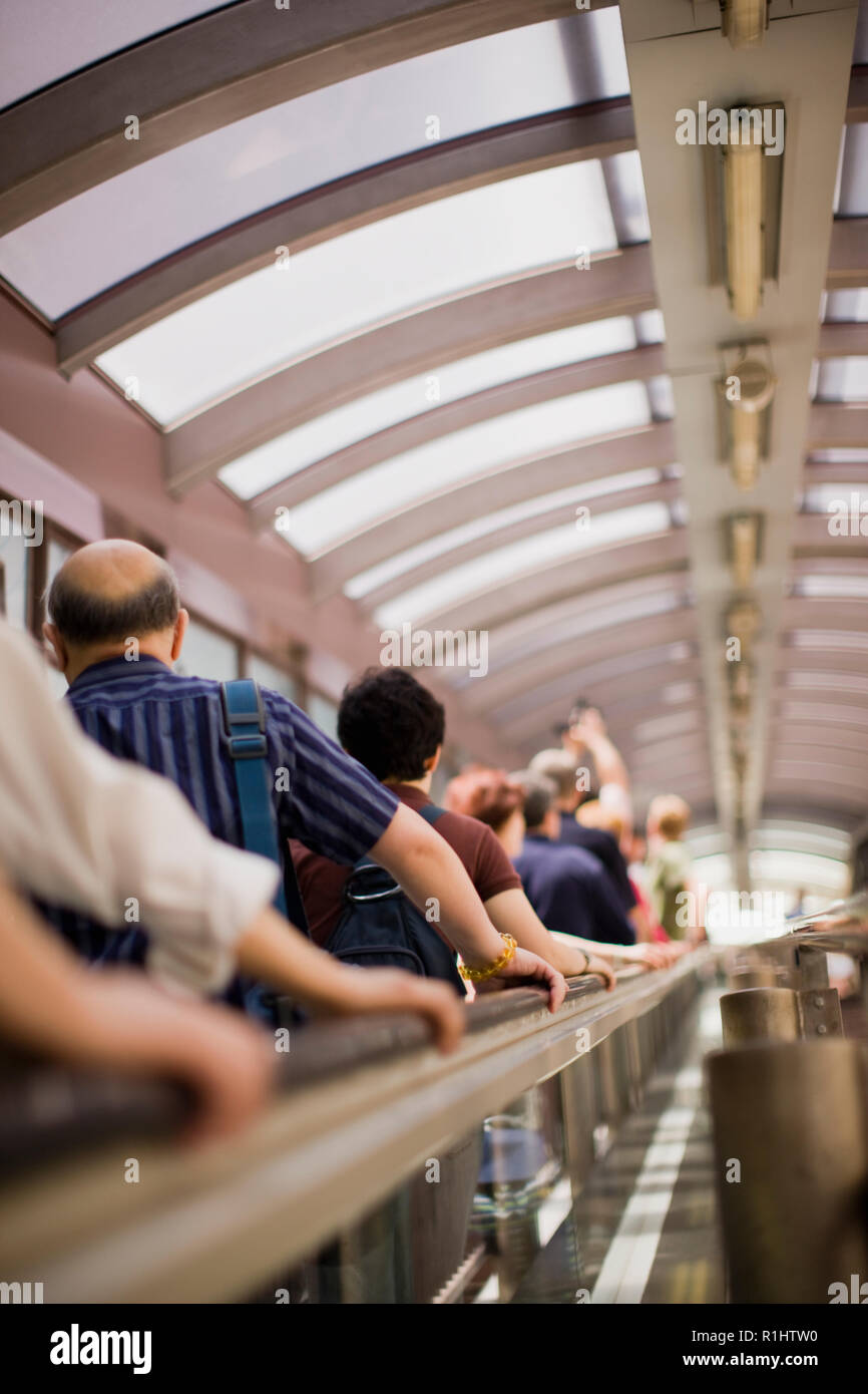 Airport escalator stand hi-res stock photography and images - Alamy