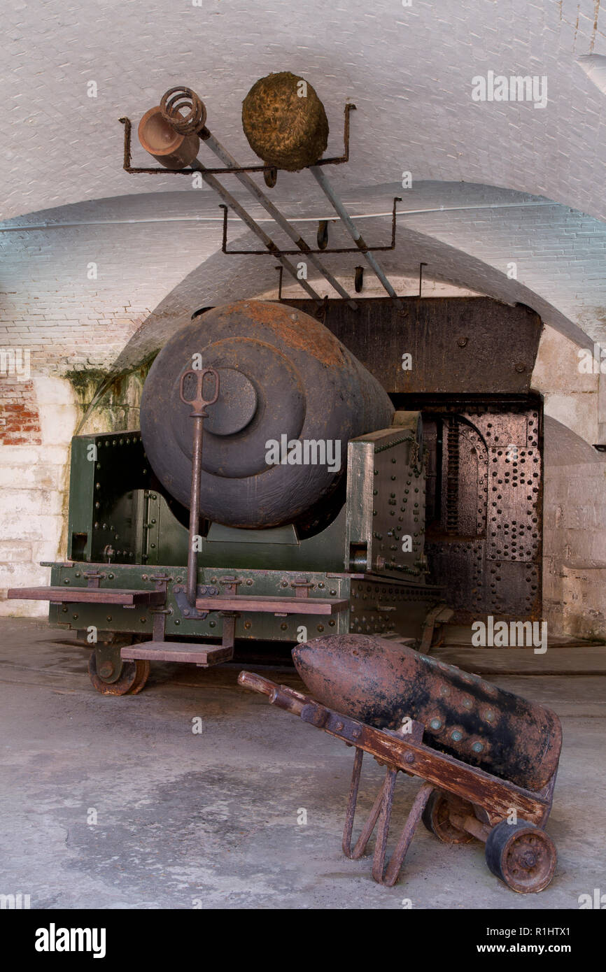 38 ton gun hi-res stock photography and images - Alamy