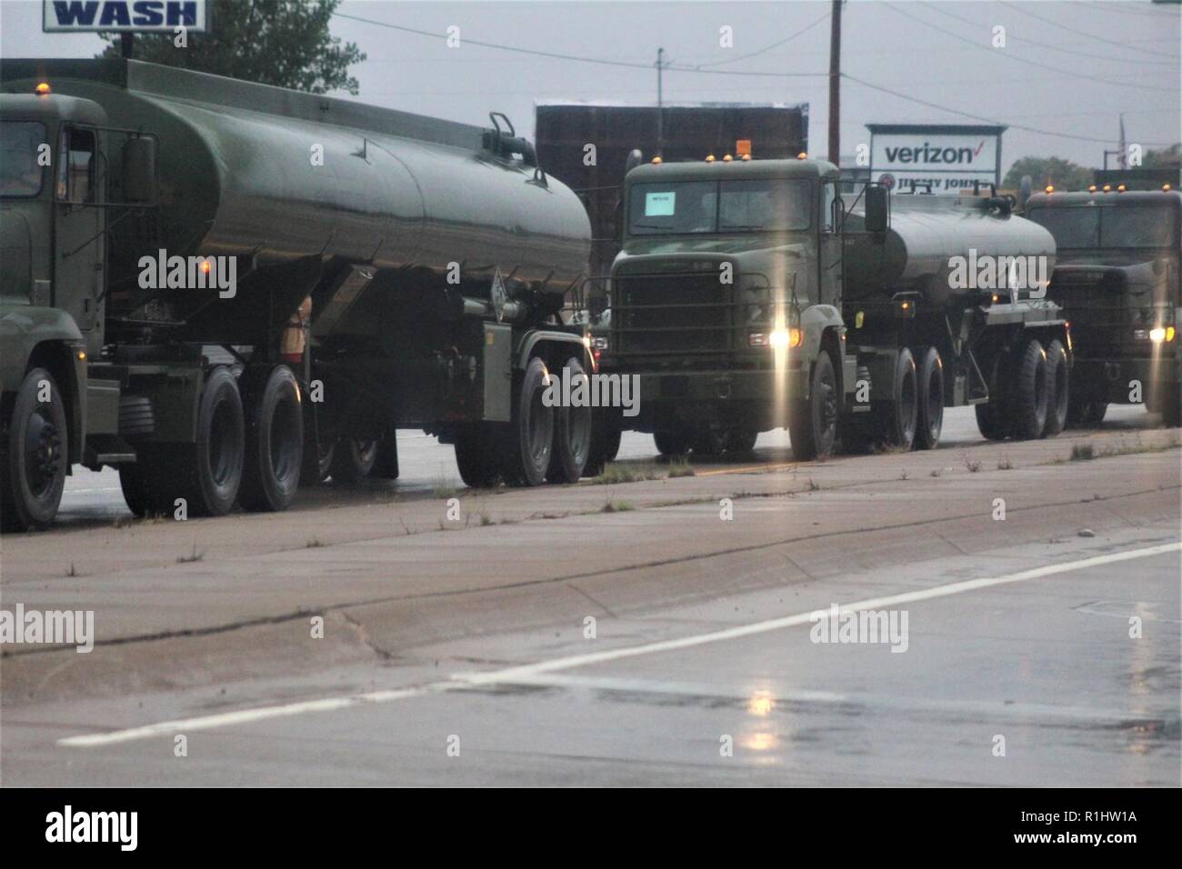 Army tanker trucks us hi-res stock photography and images - Alamy