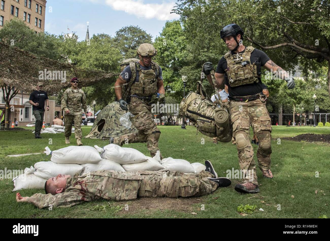 Pararescuemen perform battlefield trauma skills during the 2018 PJ ...