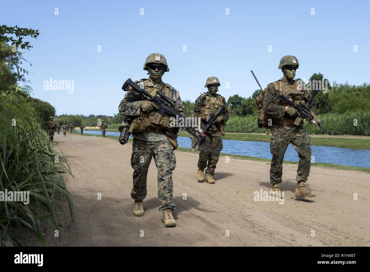 Us forces through jungle hi-res stock photography and images - Alamy