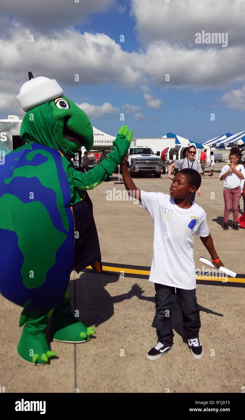 VIRGINIA BEACH, Va. (Sept. 21, 2018) Stewie, the U.S. Navy’s ...