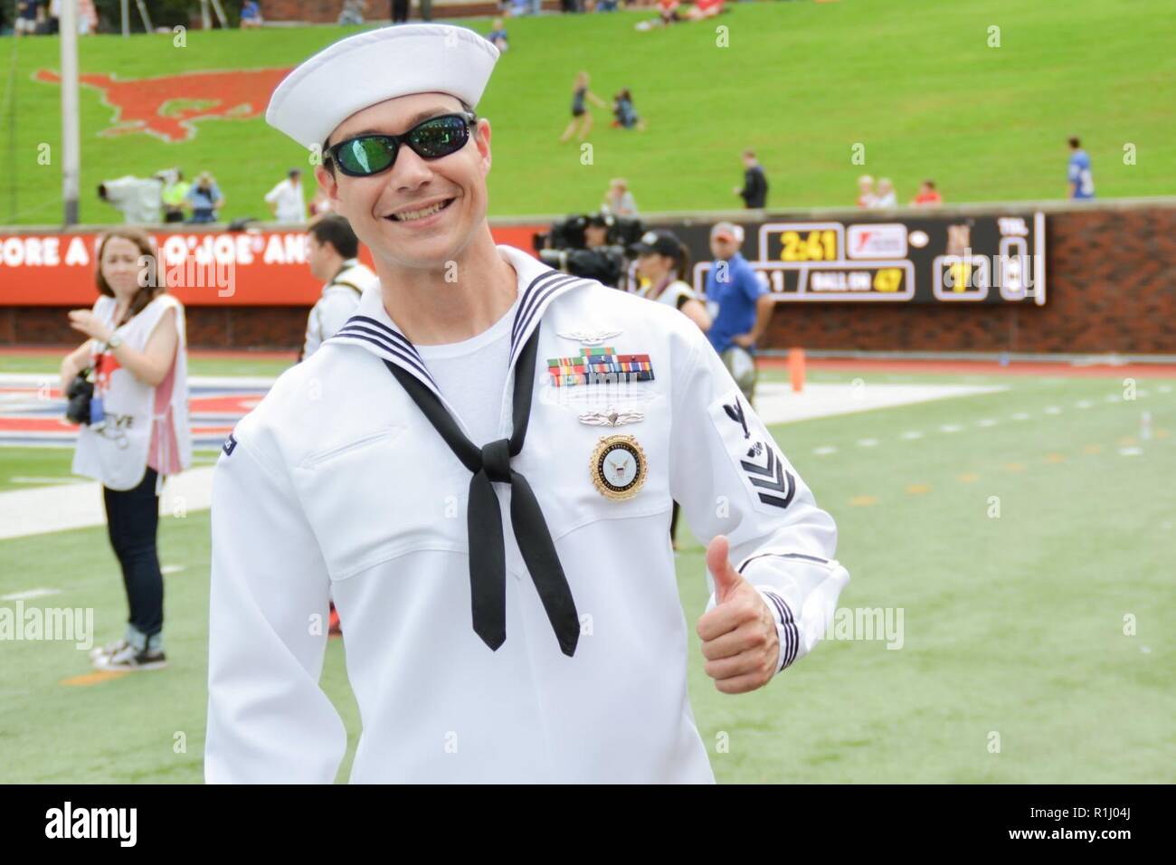 DALLAS (Sept.24, 2018) Aviation Boatswain’s Mate (equipment) 1st Class ...