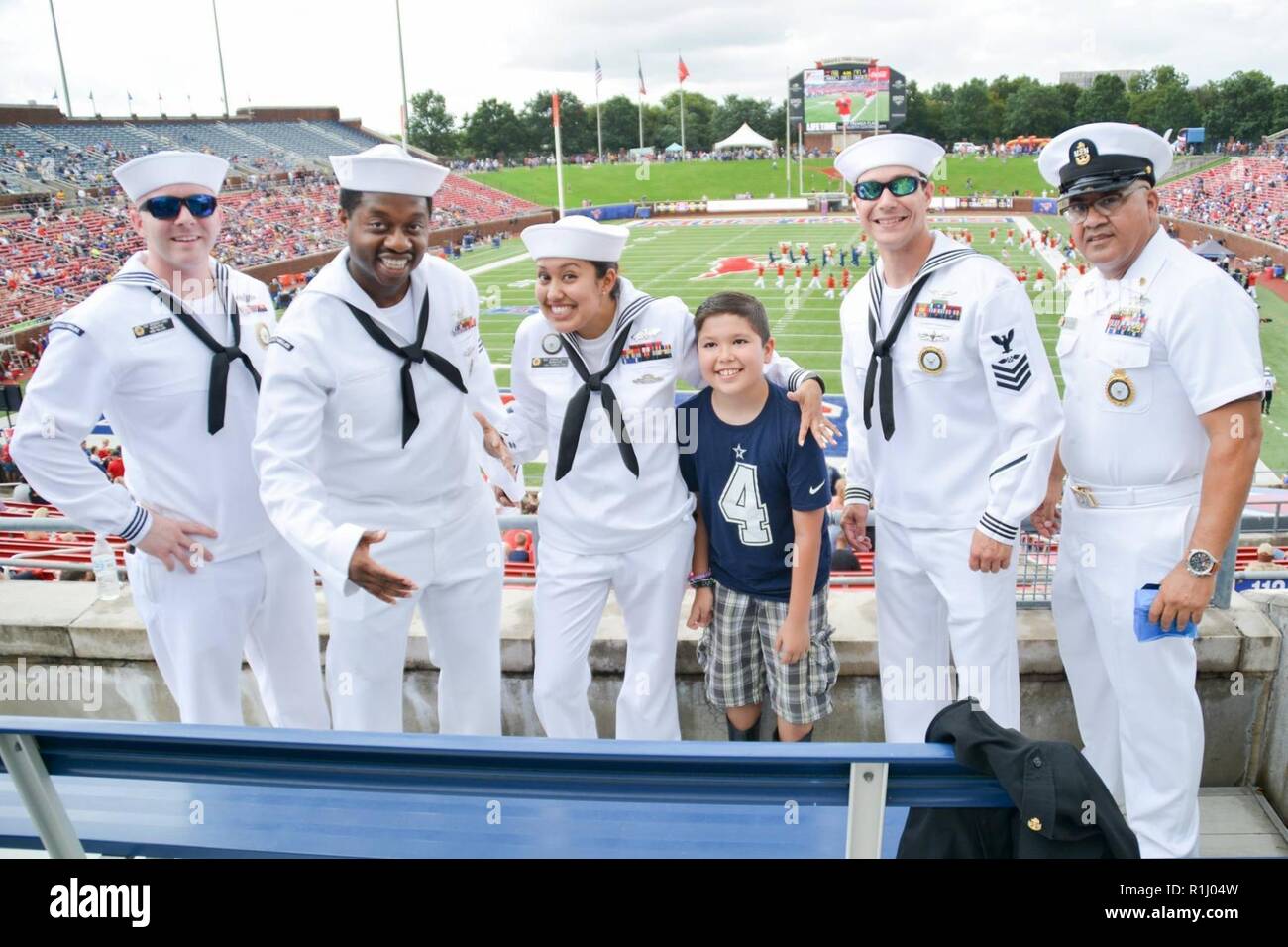 Navy recruiting district nrd dallas hi-res stock photography and images ...