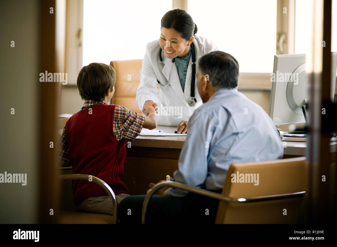 Senior father son doctor hi-res stock photography and images - Alamy