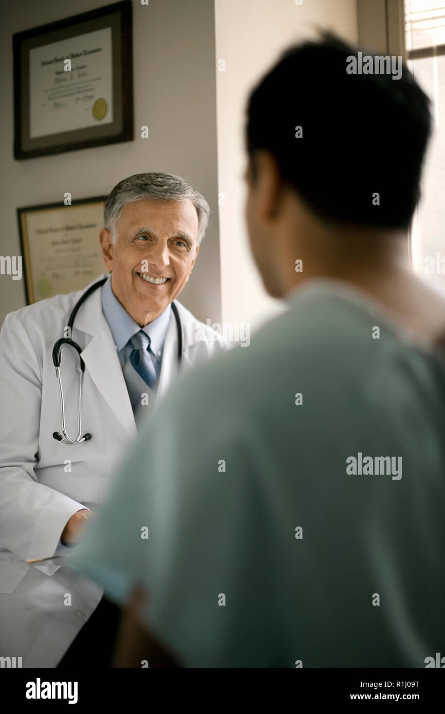 Looking after patient patients hi-res stock photography and images - Alamy
