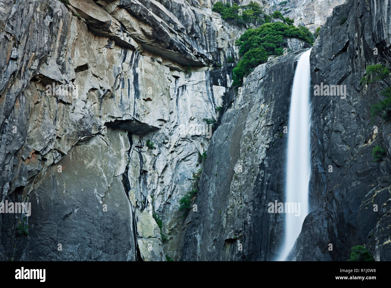 Waterfalls cascading down rocky hi-res stock photography and images - Alamy