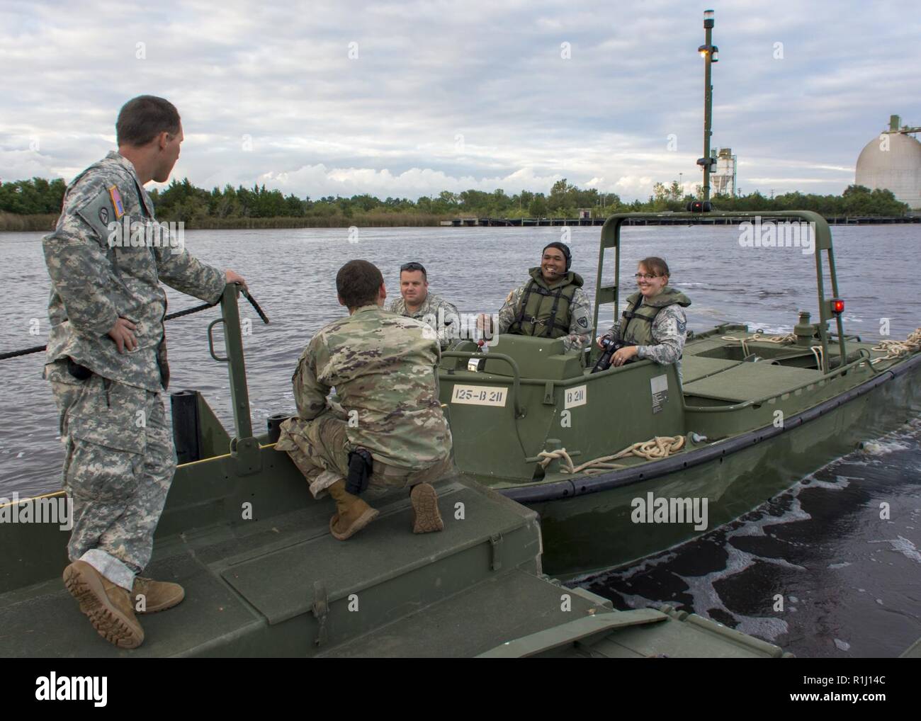 125th multi role bridge company hi-res stock photography and images - Alamy