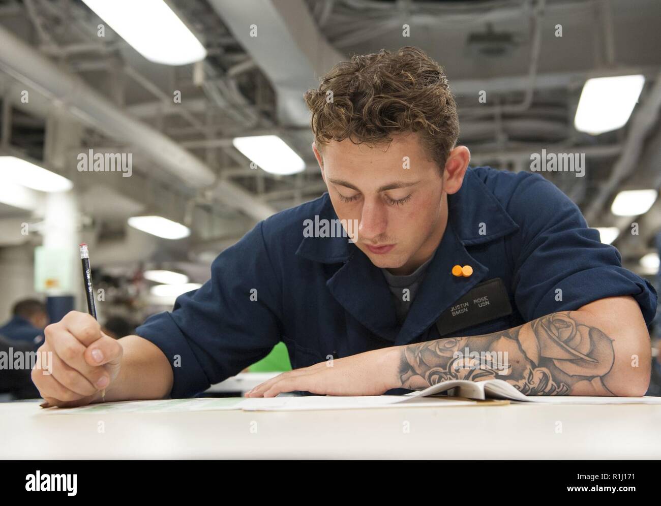 ATLANTIC OCEAN (Sept. 20, 2018) Boatswain's Mate Seaman Justin Rose ...