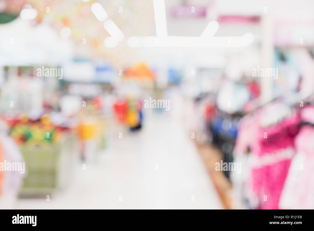Blur shopping mall bokeh light background,people shopping at department ...