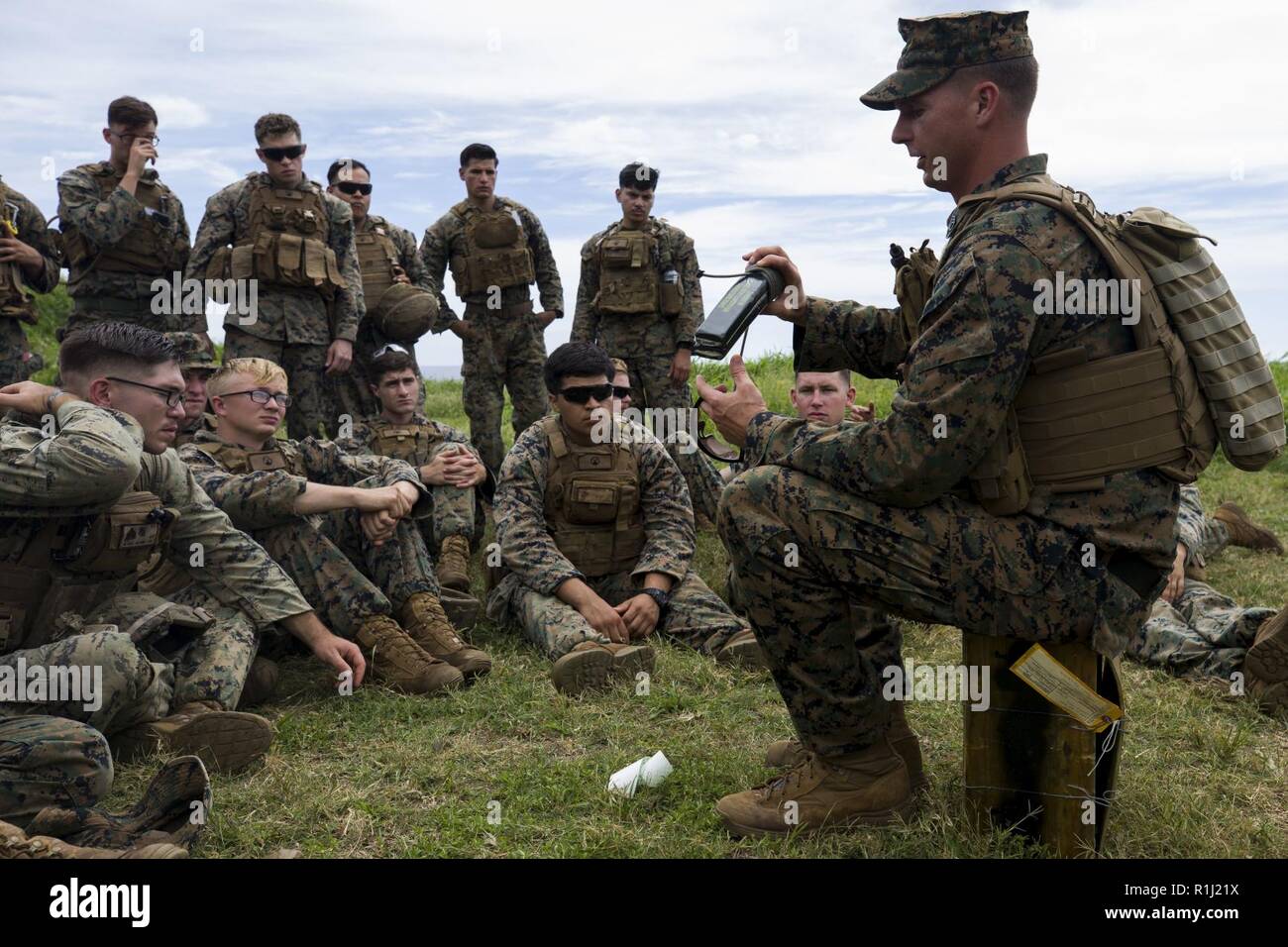 An instructor with the the School of Infantry-West (SOI-W) teaches safe ...