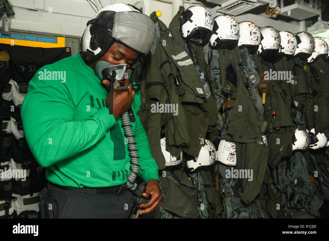 NORTH ATLANTIC (Sept. 25, 2018) Aircrew Survival Equipmentman 2nd Class ...