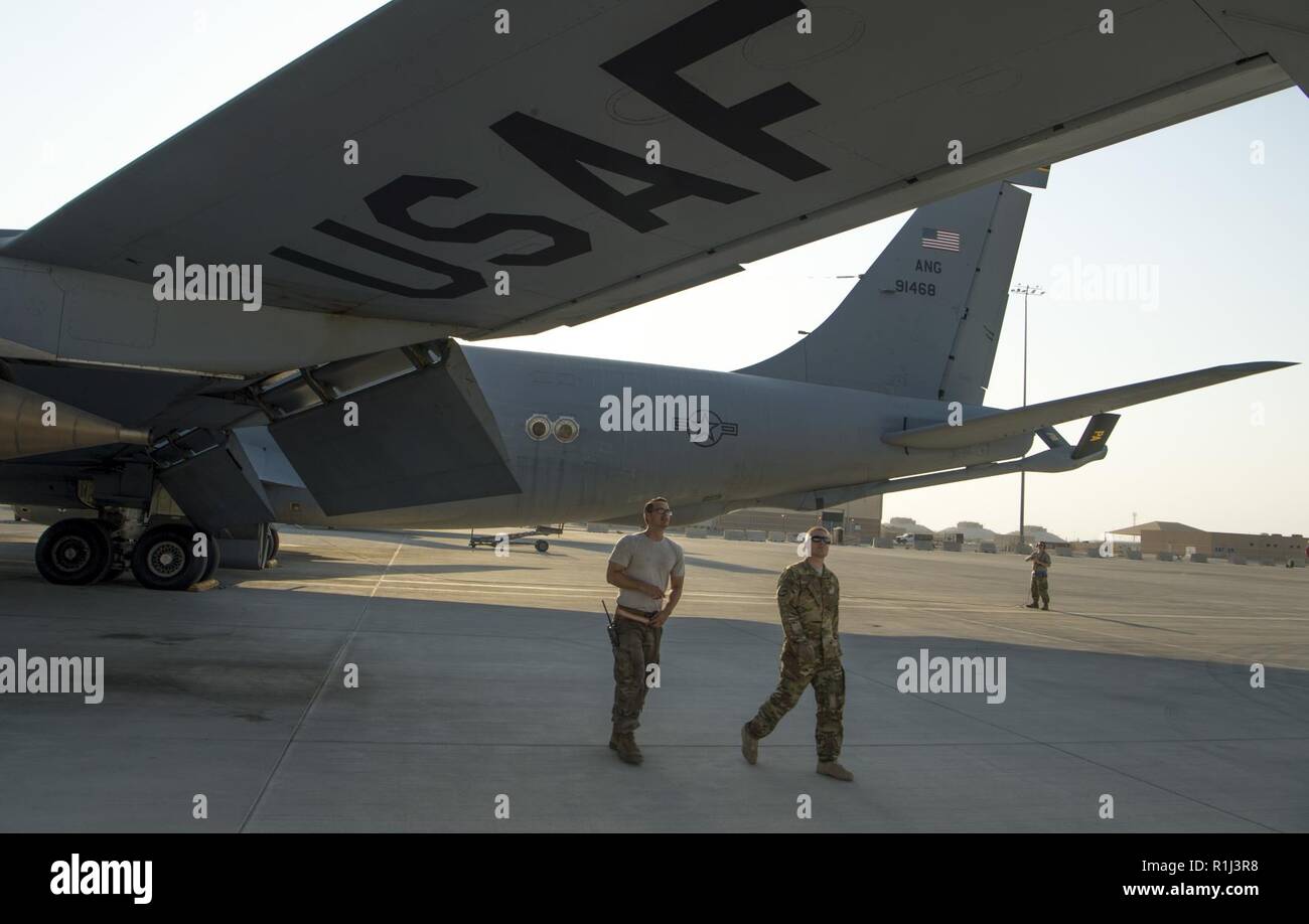 E 3 sentry awacs refueling hi-res stock photography and images - Alamy