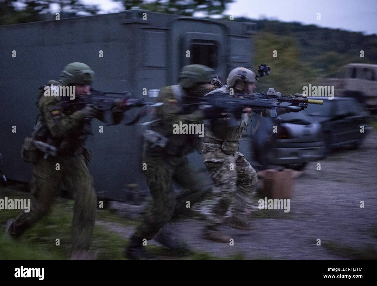 Members of the Lithuanian National Defence Volunteer Forces (KASP) and ...