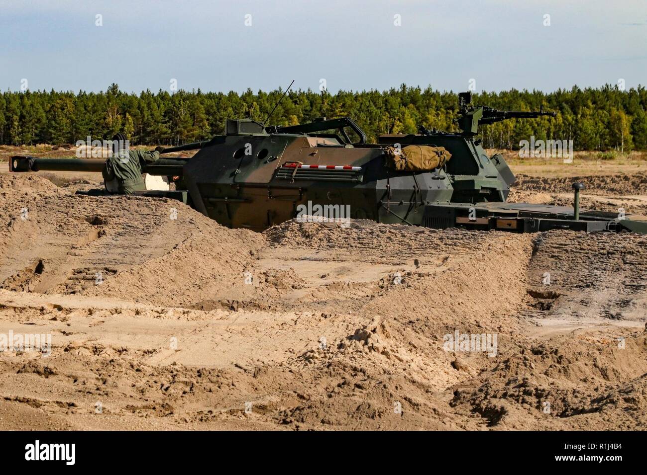 152mm artillery hi-res stock photography and images - Alamy