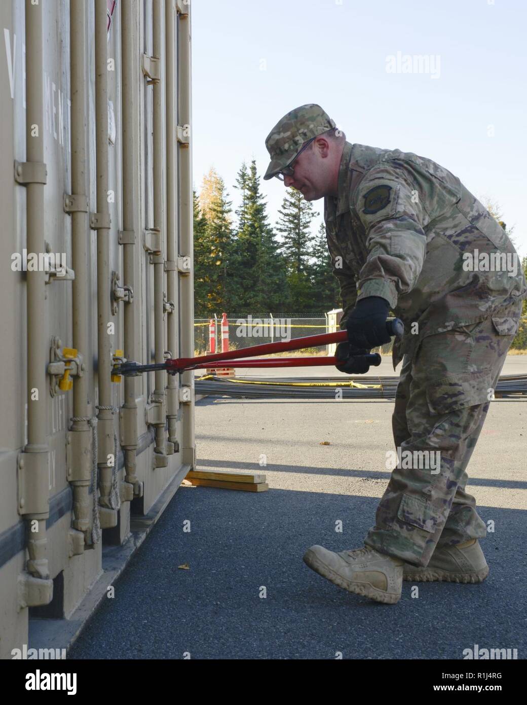 176th aircraft maintenance squadron hi-res stock photography and images ...