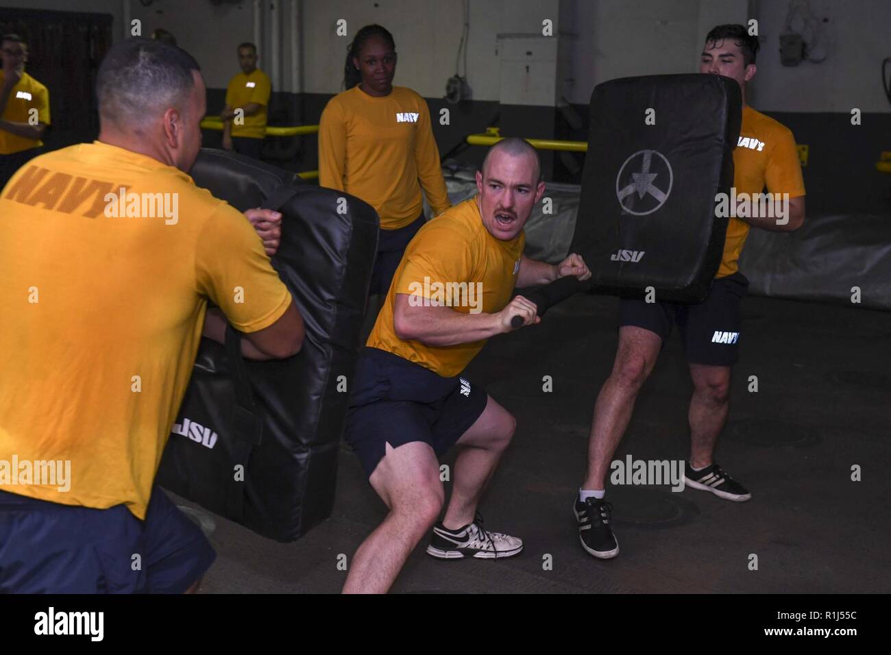 EASTERN PACIFIC OCEAN (Sept. 27, 2018) Mass Communication Specialist ...