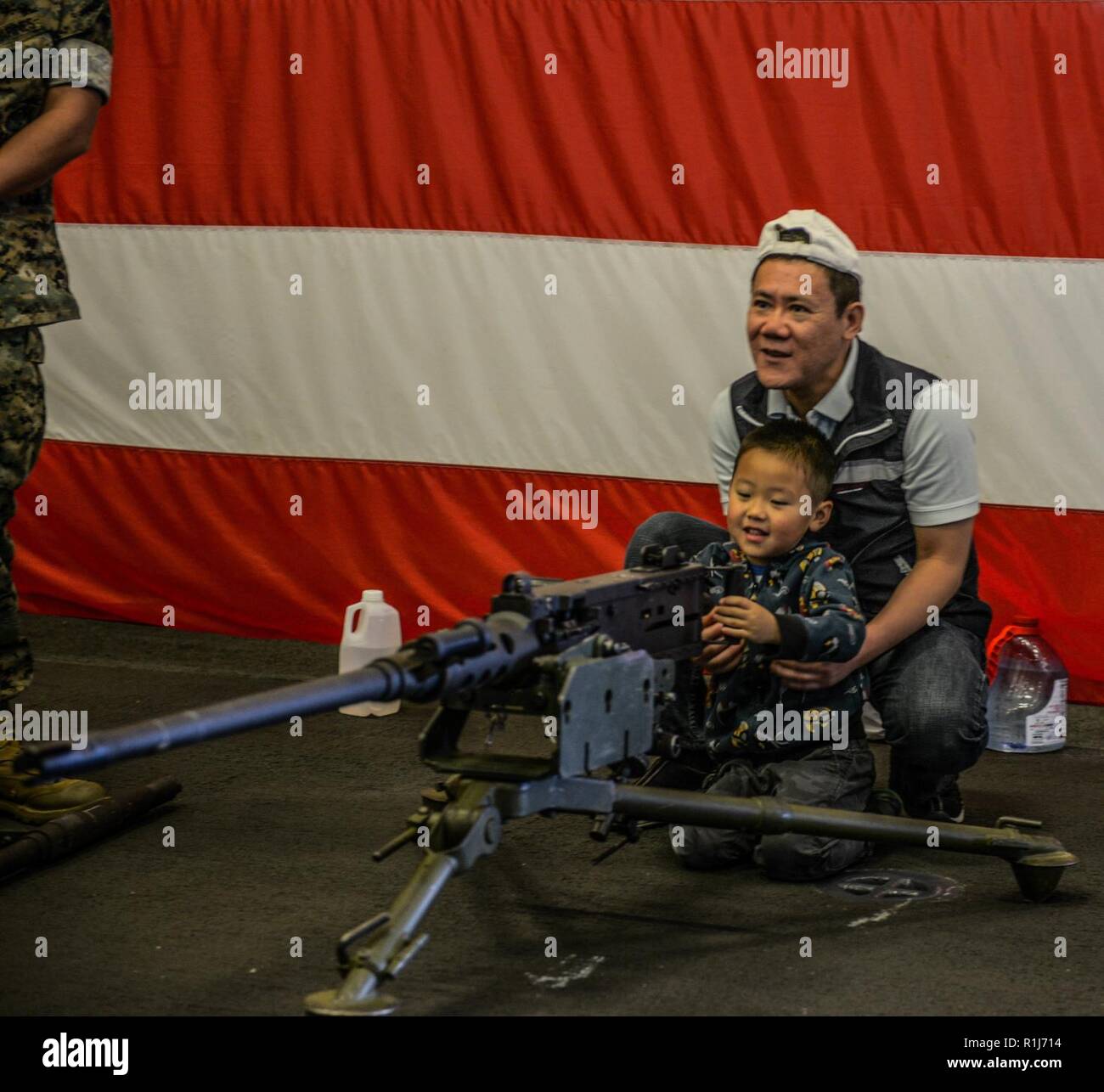 Citizens of San Francisco enjoy a hands-on demonstration of the M2 .50 ...