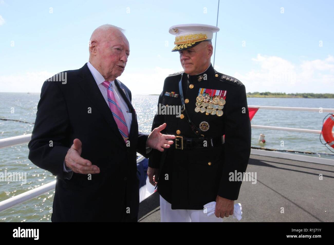 Ddg 121 hi-res stock photography and images - Alamy