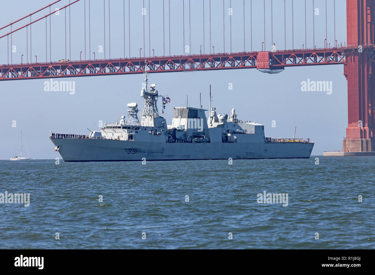 Ffh 331 hmcs vancouver hi-res stock photography and images - Alamy