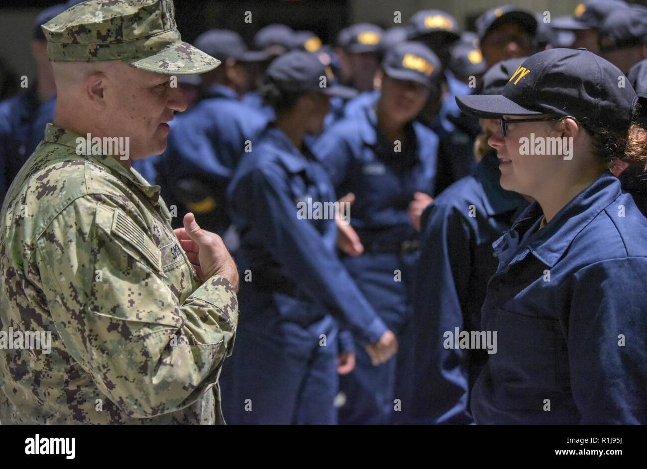 Uss trayer bst 21 hi-res stock photography and images - Alamy