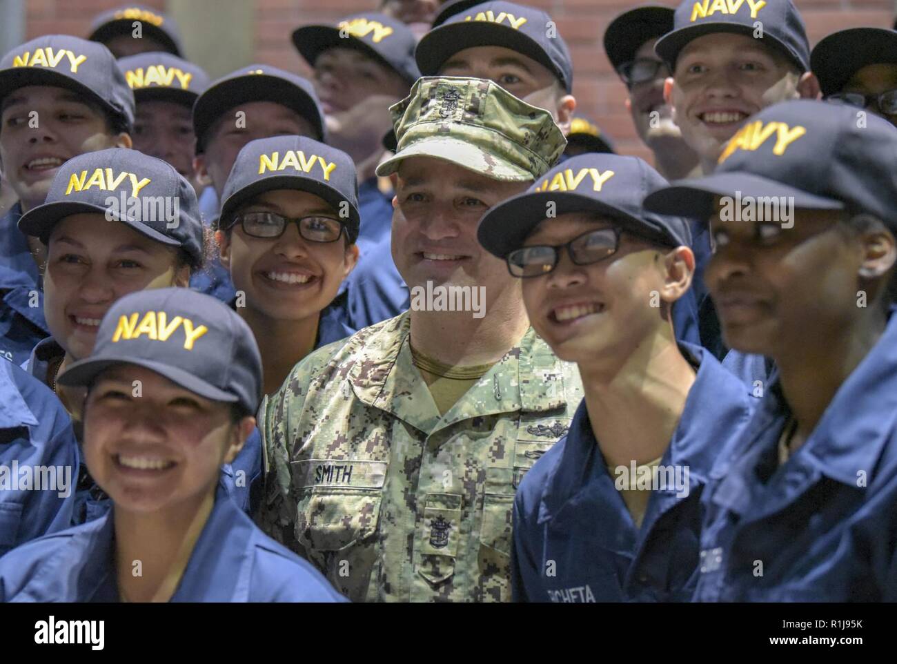 Uss trayer bst 21 hi-res stock photography and images - Alamy