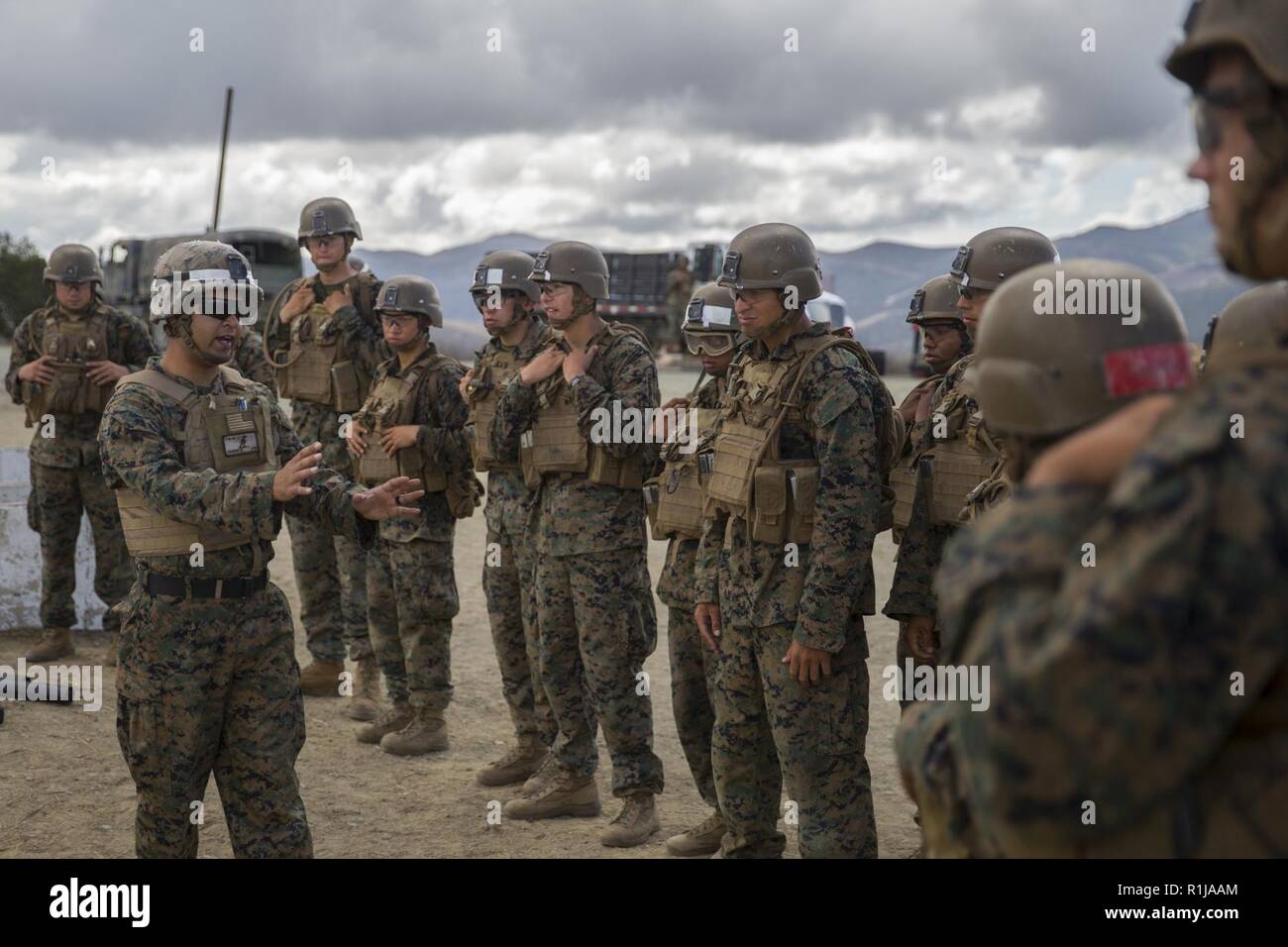 81mm mortar platoon hi-res stock photography and images - Alamy