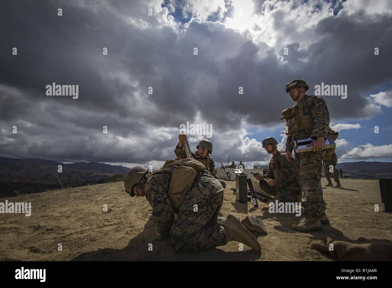 81mm mortar platoon hi-res stock photography and images - Alamy