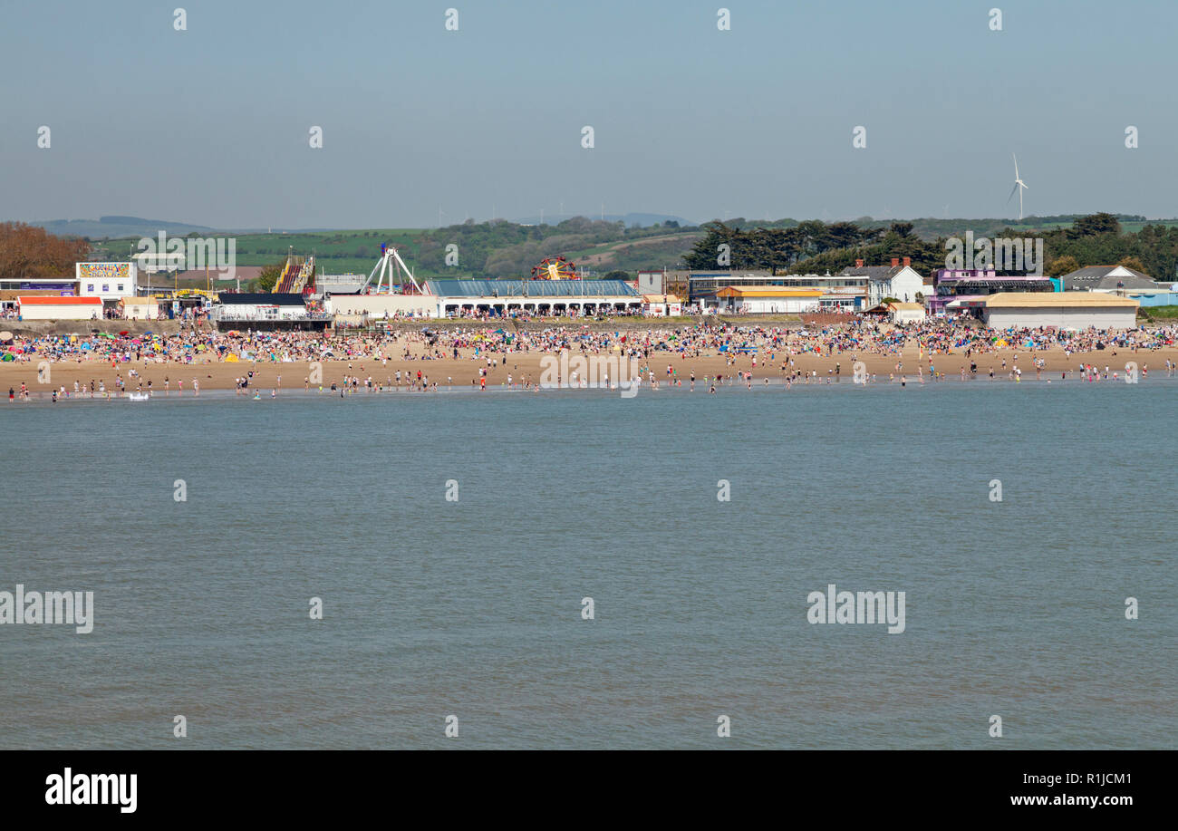 Crowded beach crowds beaches hi-res stock photography and images - Alamy