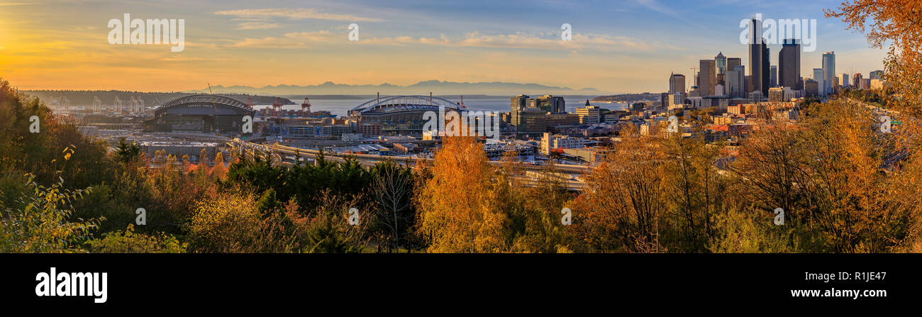 Panoramic view of Seattle downtown skyline at sunset in the fall with ...