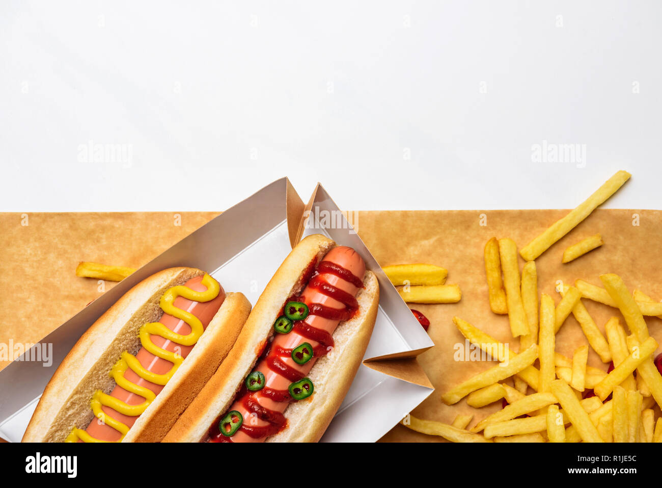 Hot dogs on table top view hi-res stock photography and images - Alamy
