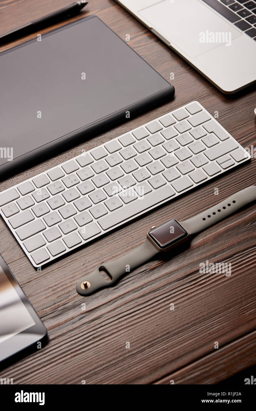 Wearable devices hi-res stock photography and images - Alamy