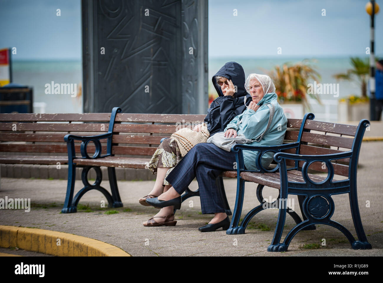 People going about their daily life in the rain Stock Photo - Alamy