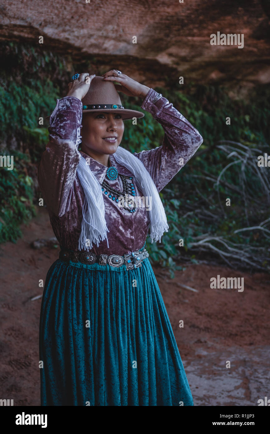 Traditional Native American Dress High Resolution Stock Photography and ...