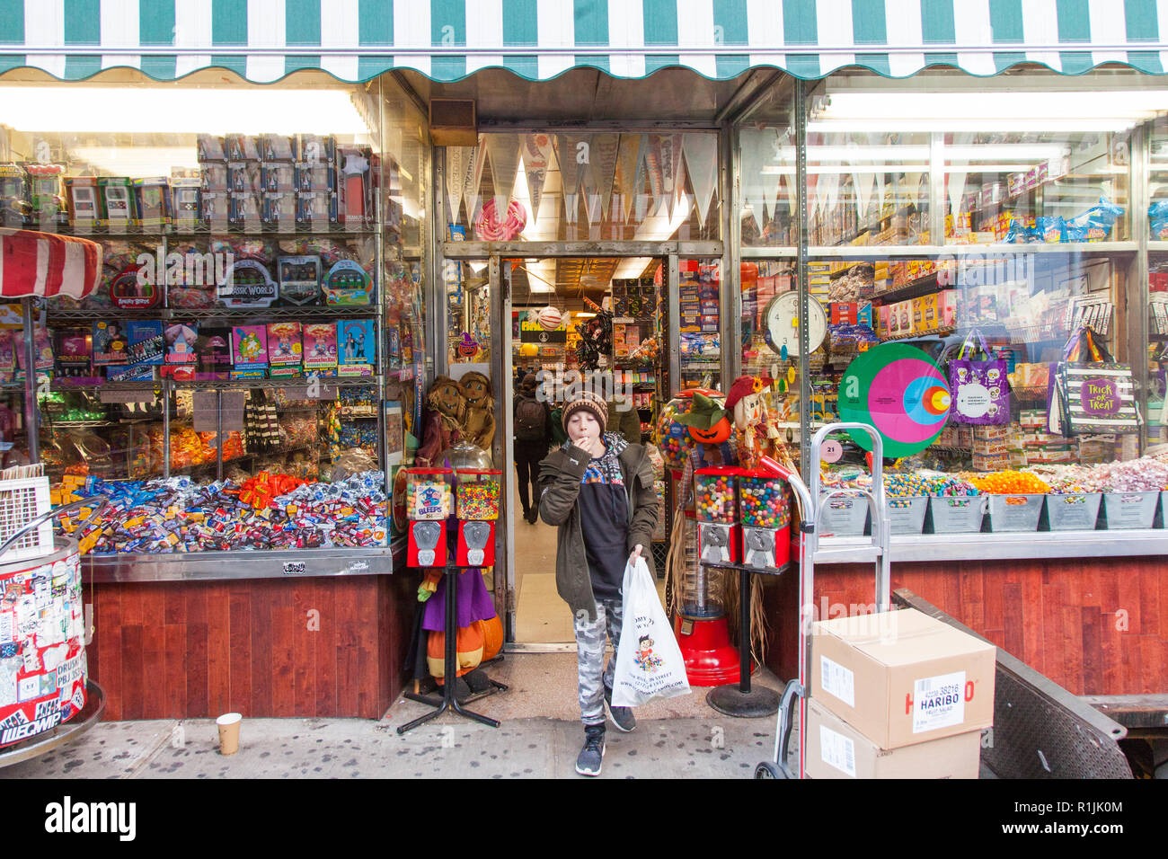 Old Fashioned Sweet Shop Interior High Resolution Stock Photography and ...