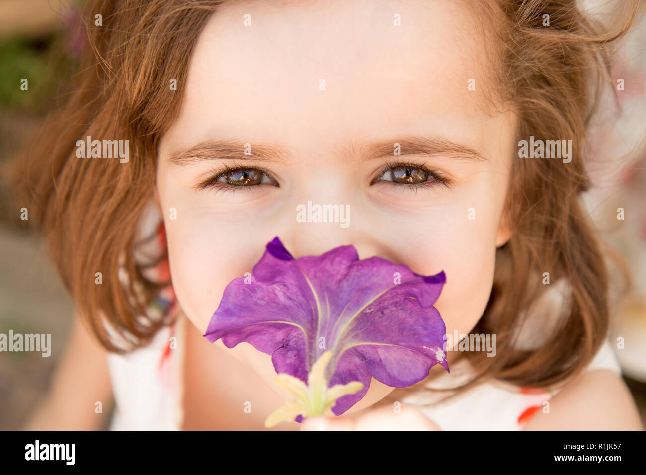 Beautiful girl portrait flower hi-res stock photography and images - Alamy
